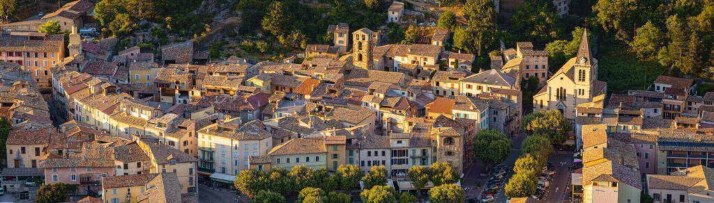 Castellane gateway to the Gorges du Verdon - Verdon Tourisme